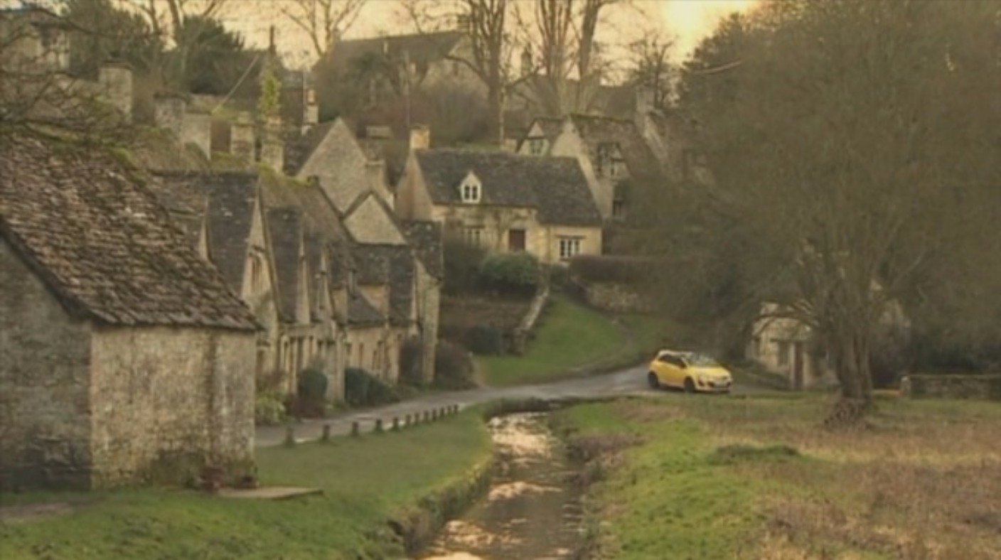 Owner speaks out after his 'ugly' yellow car vandalised in picturesque ... Owner speaks out after his 'ugly' yellow car vandalised in picturesque ...