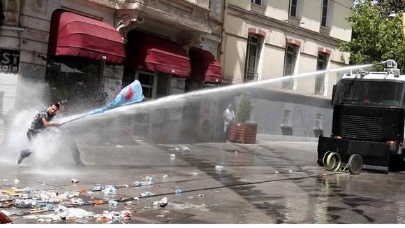 Protesters Defy Riot Police As Istanbul Violence Deepens Itv News